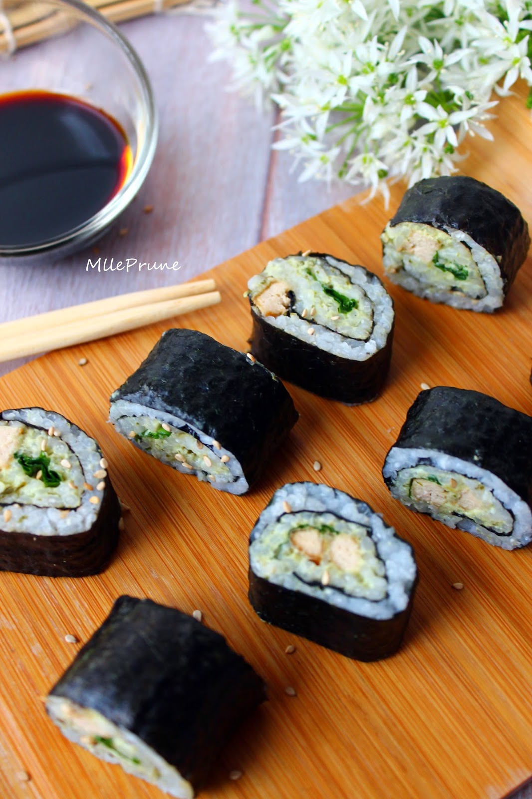 Makis à l’ail des ours et tofu grillé, recette - Vegan Pratique